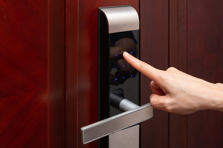 Benefits of Using a Keyless Entry System for Your Home | American Alarm